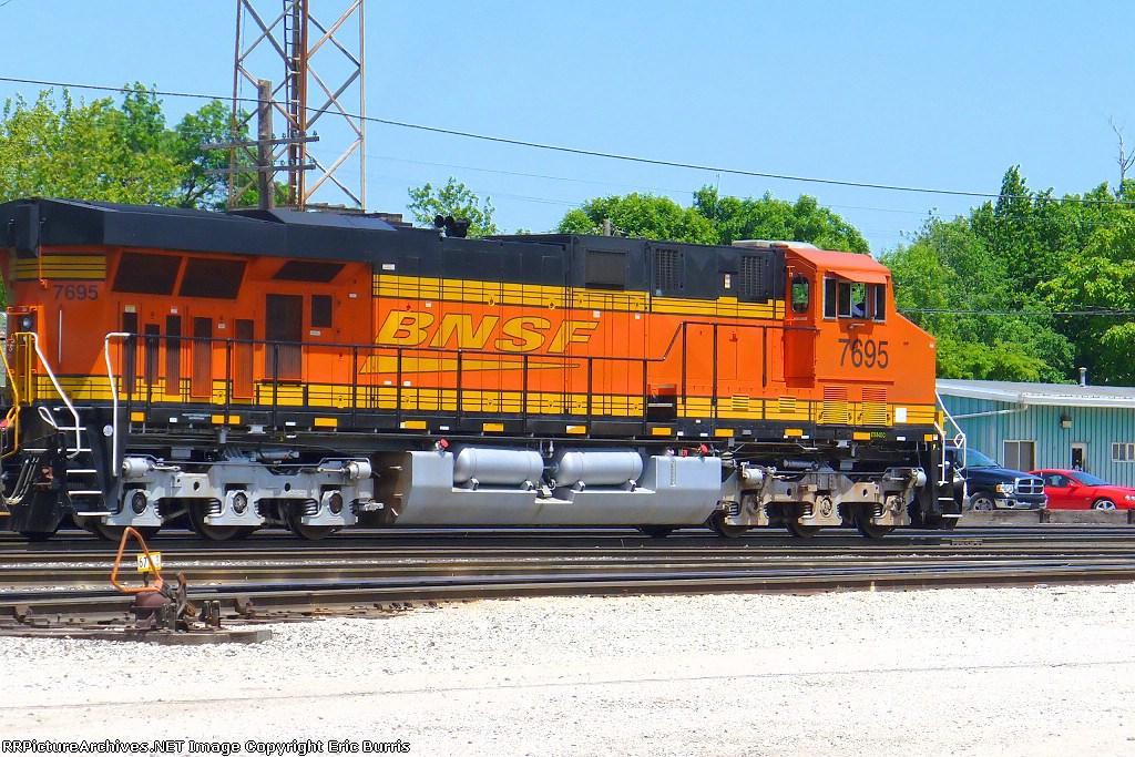 BNSF 7695 Yellow Logo